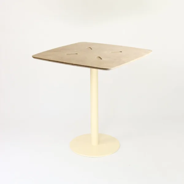 Maison La Baume - Table Newport | INSTEAD